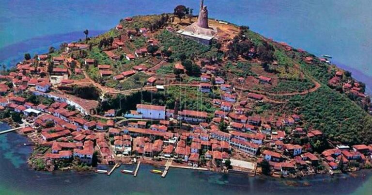 ¿Cómo llegar a Janitzio y qué puedes hacer? | Descubre México