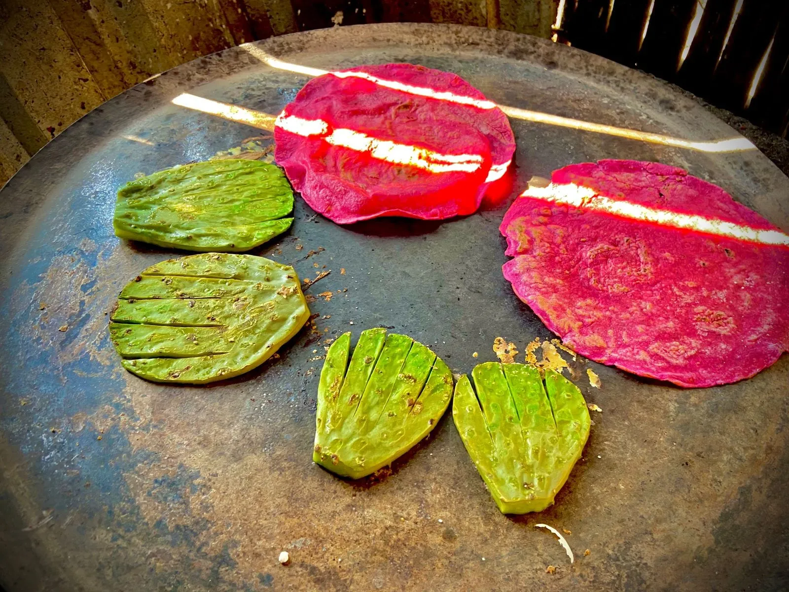 Tortillas de tuna: una delicia oaxaqueña color rosa | Descubre México