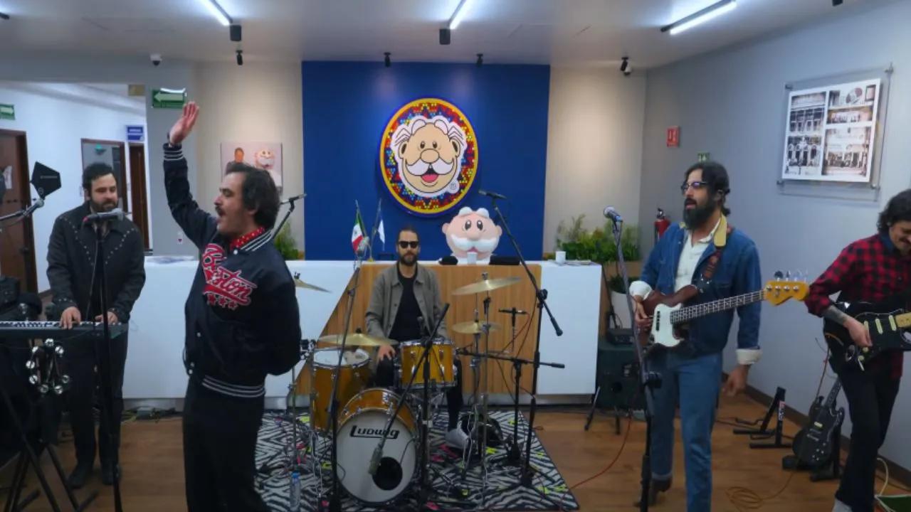 Simisónico prende el ritmo del SimiFest 2025 con Enjambre | Descubre México