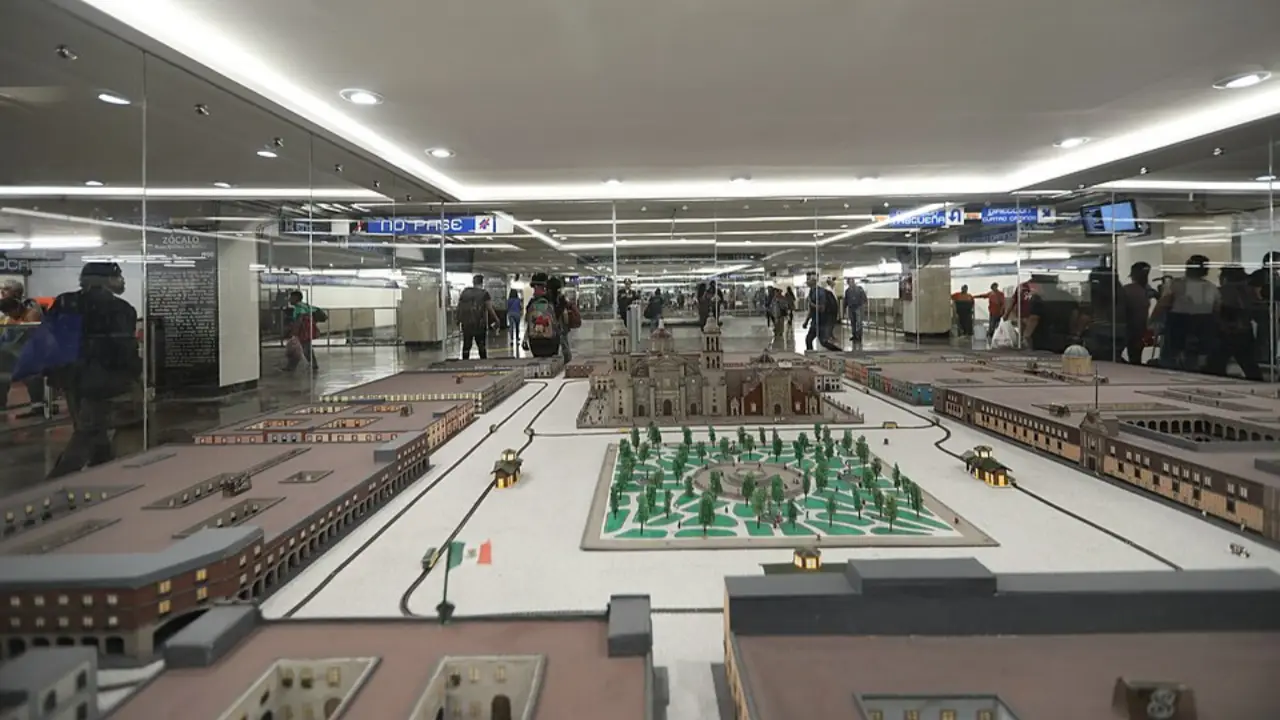 La estación Zócalo del Metro estrena nuevas puertas | Descubre México